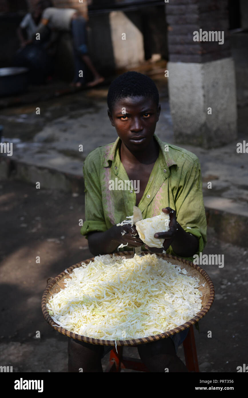 A Rwandan teenagers cutting cabbage Stock Photo - Alamy