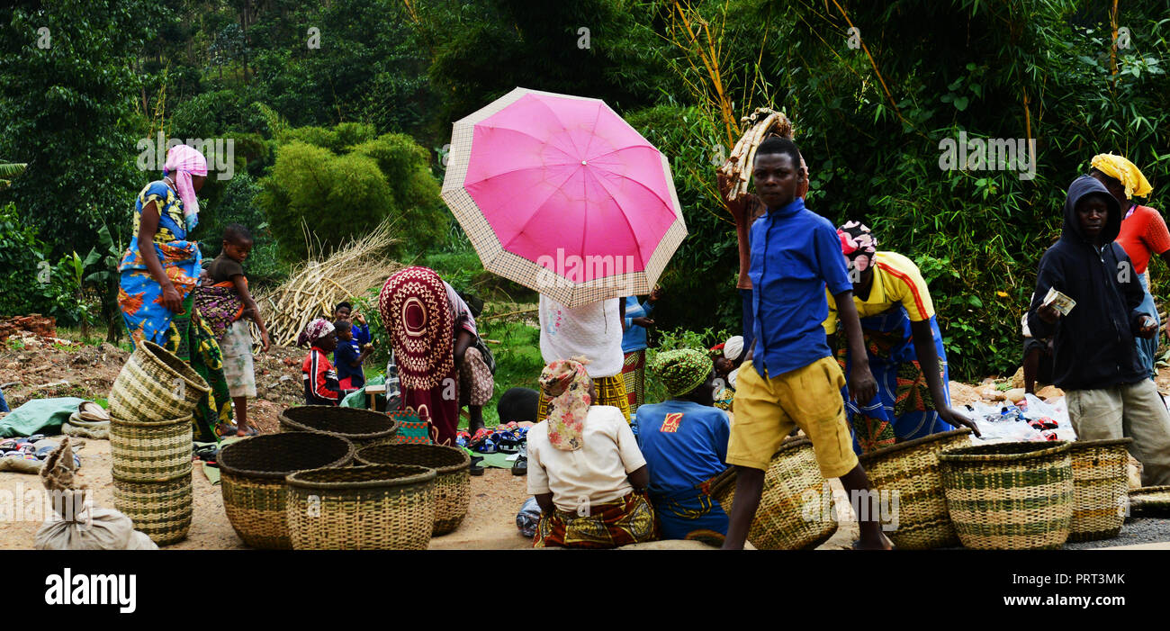 African baskets colorful hi-res stock photography and images - Alamy