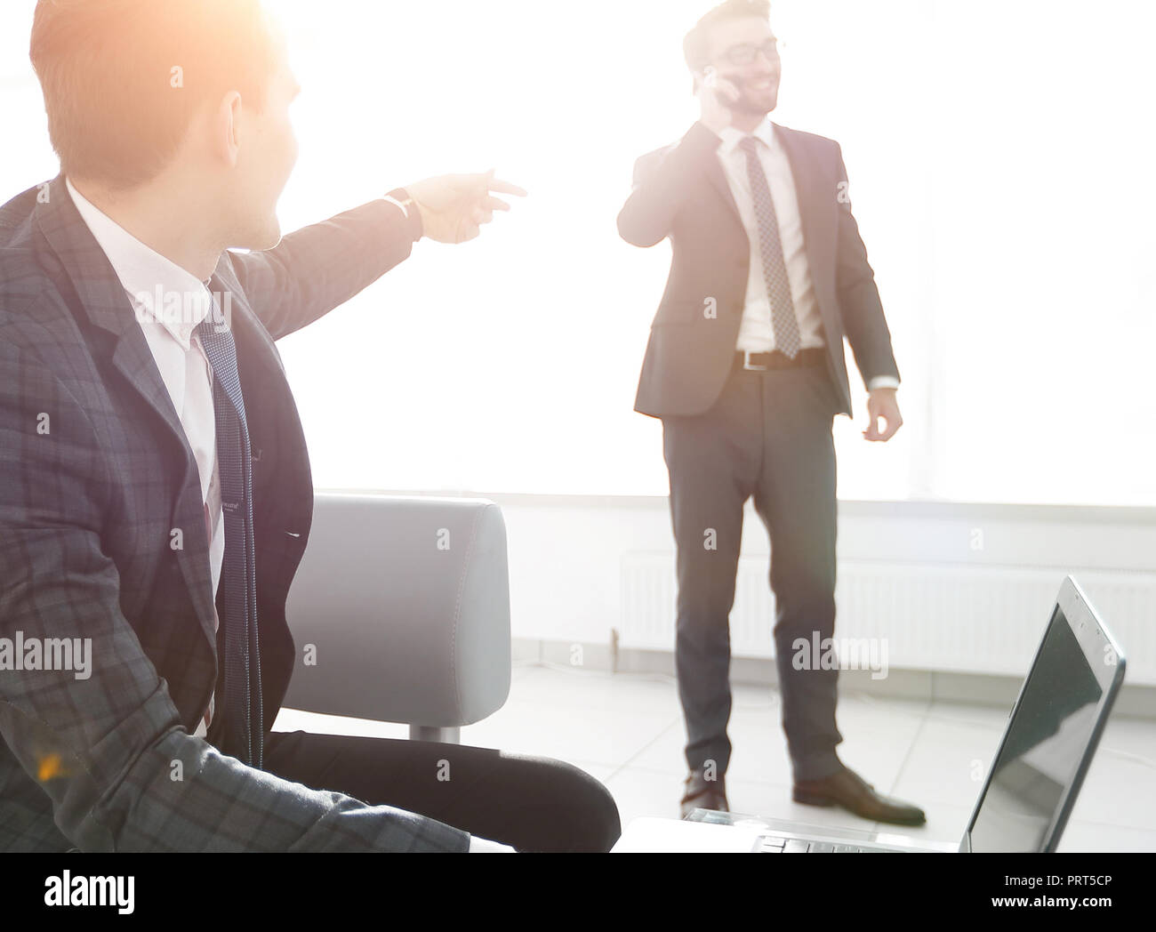 businessman with laptop pointing at the screen Stock Photo - Alamy