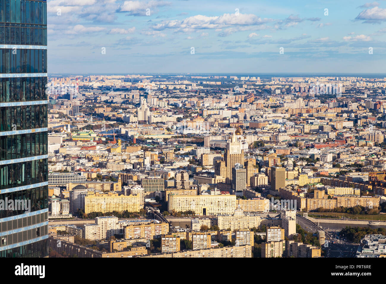 MOSCOW, RUSSIA - SEPTEMBER 30, 2018: above view of Kremlin and center ...