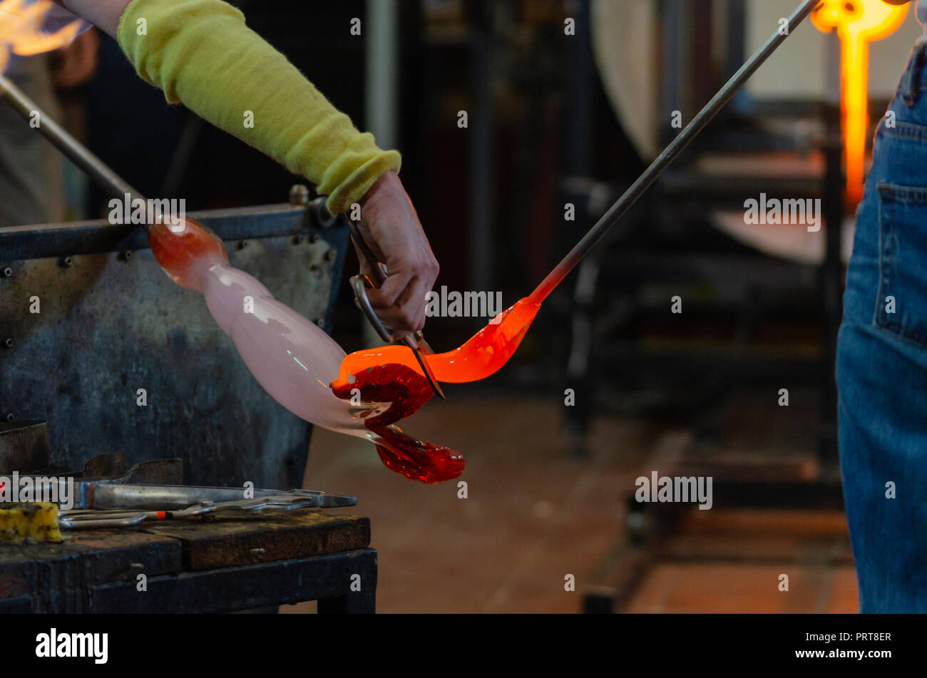 Artisan at work sculpting glass hi-res stock photography and images - Alamy
