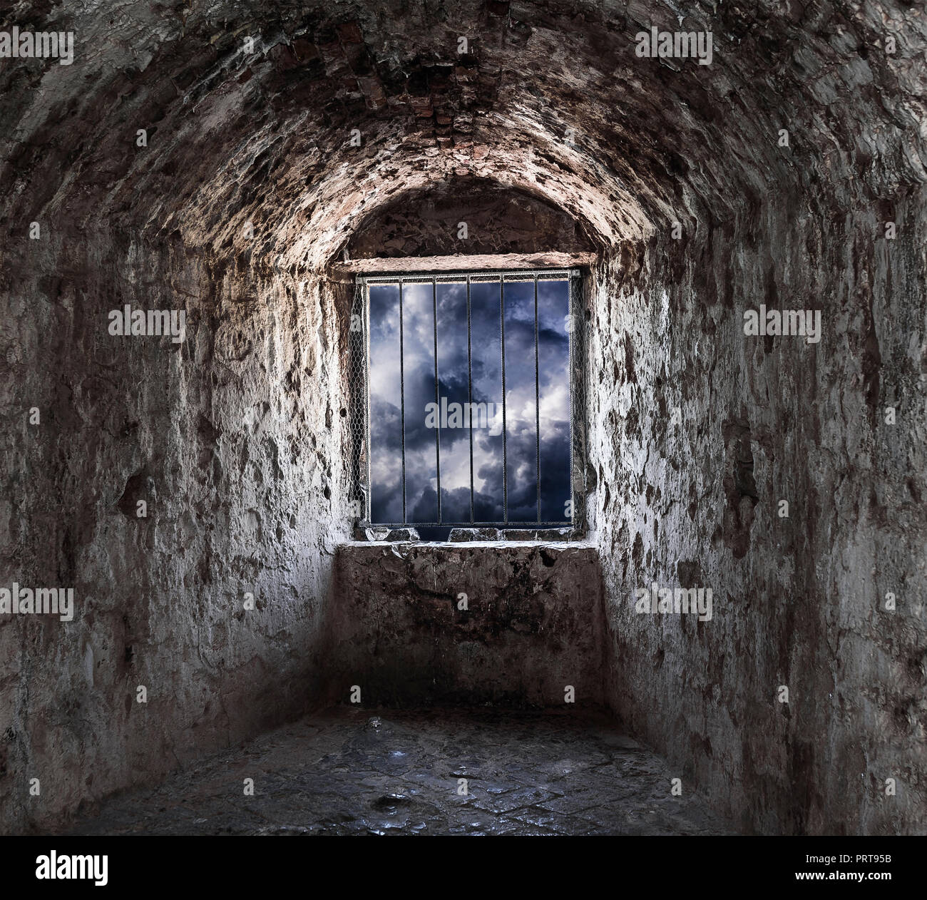 Black dungeon hi-res stock photography and images - Alamy