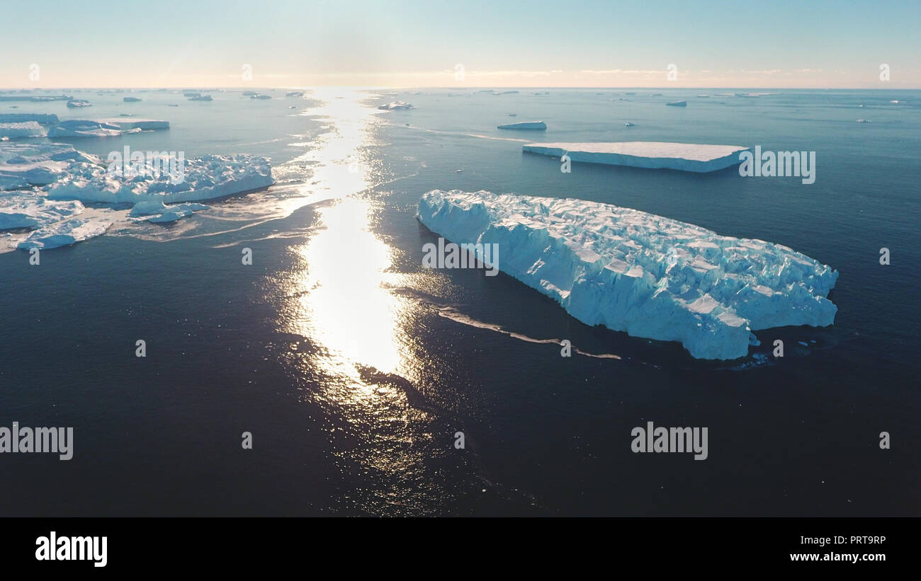 Old ship iceberg hi-res stock photography and images - Alamy