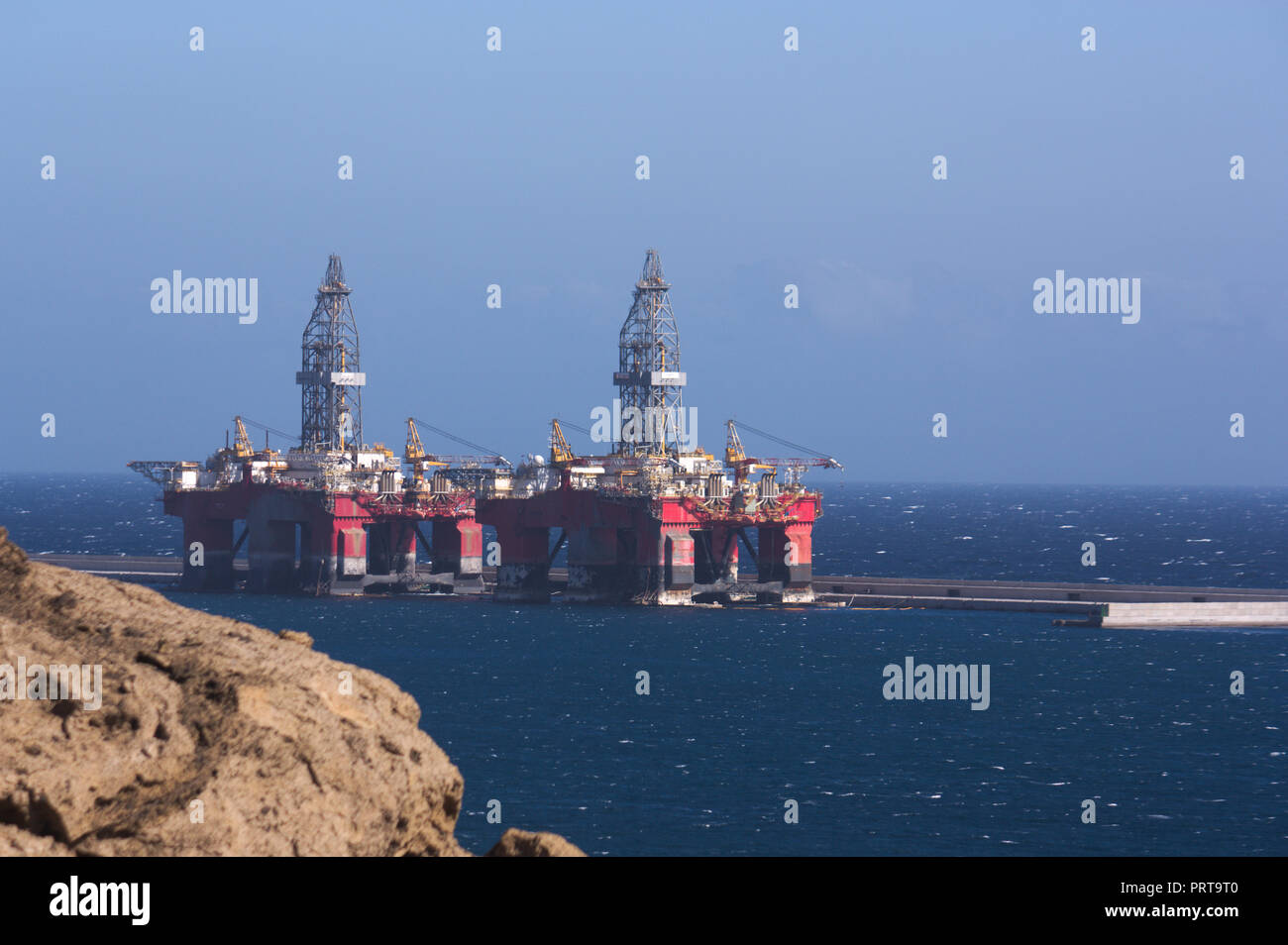 Support Vessel Offshore Oil Rig Stock Photos & Support Vessel Offshore ...