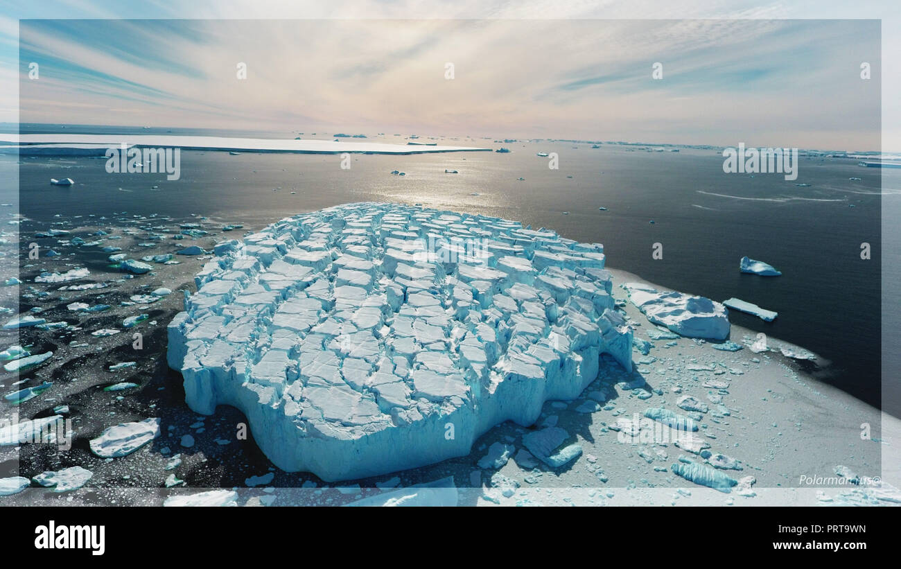 Old ship iceberg hi-res stock photography and images - Alamy