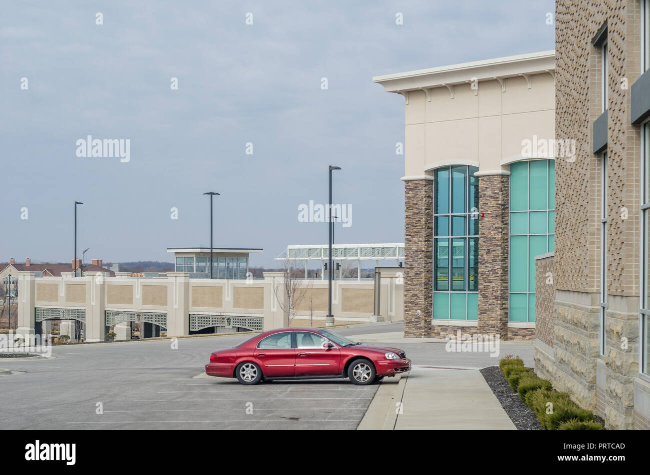 Shopping center exterior hi-res stock photography and images - Alamy