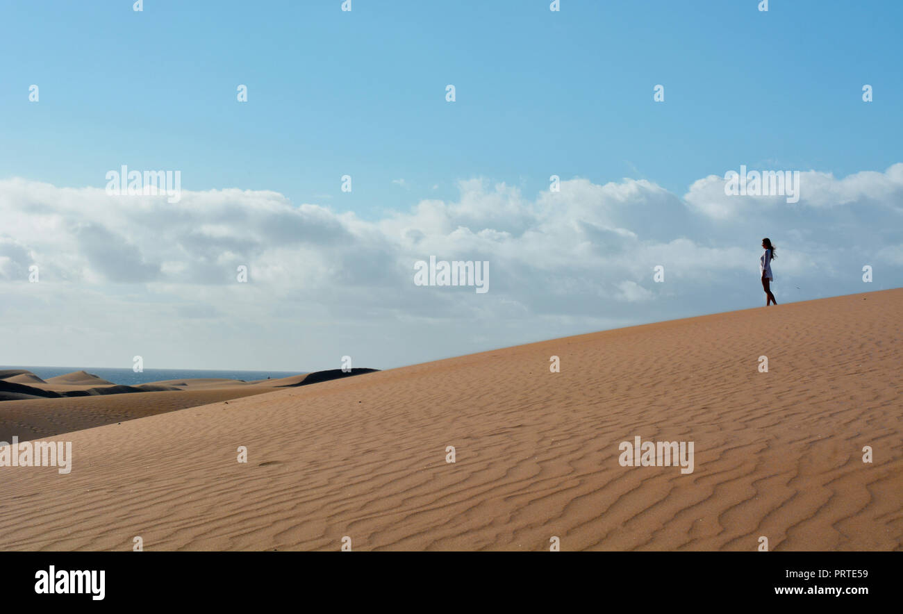 the woman in the desert Stock Photo - Alamy