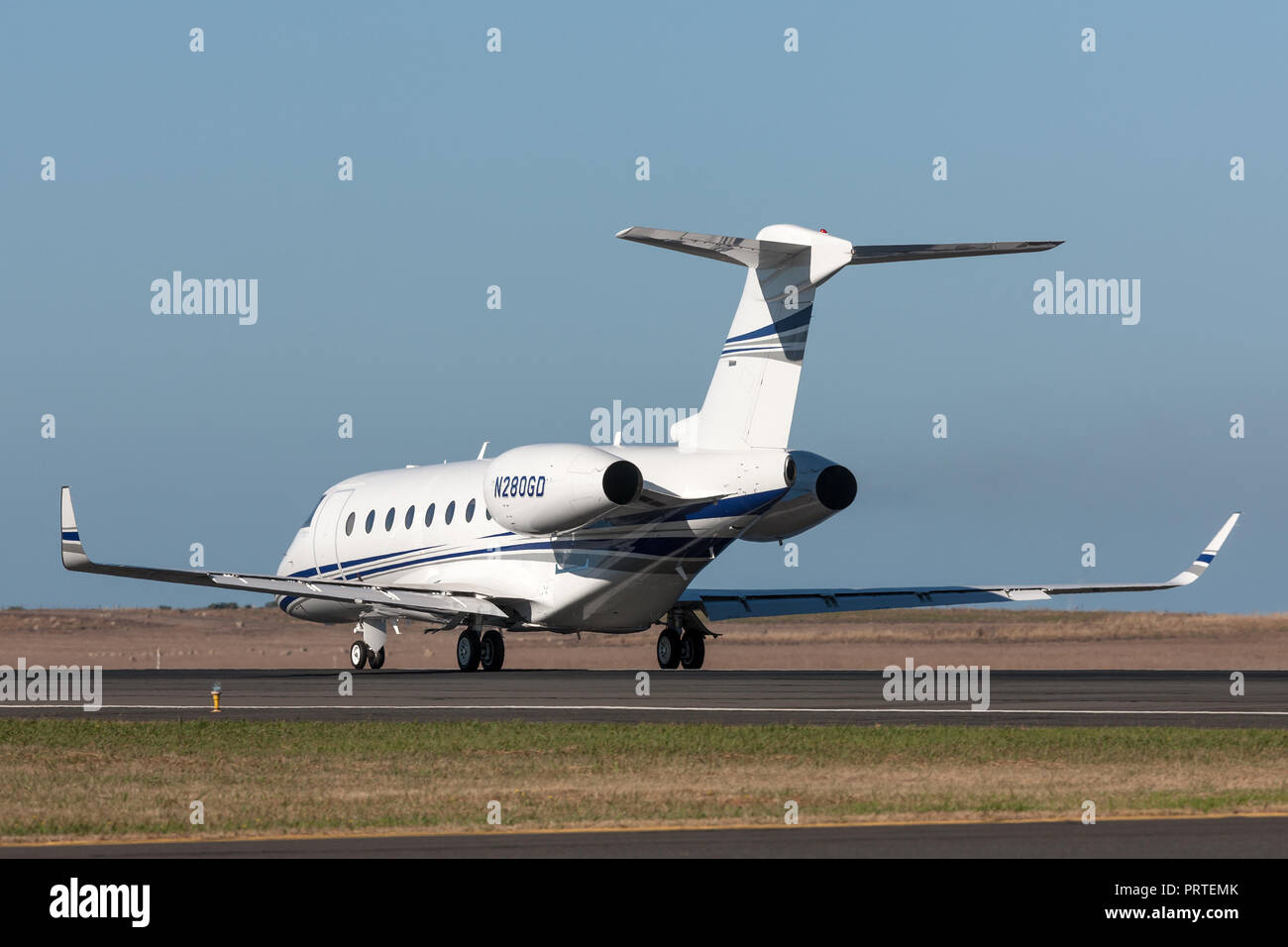 Gulfstream Aerospace G280 twin-engine luxury business jet aircraft ...