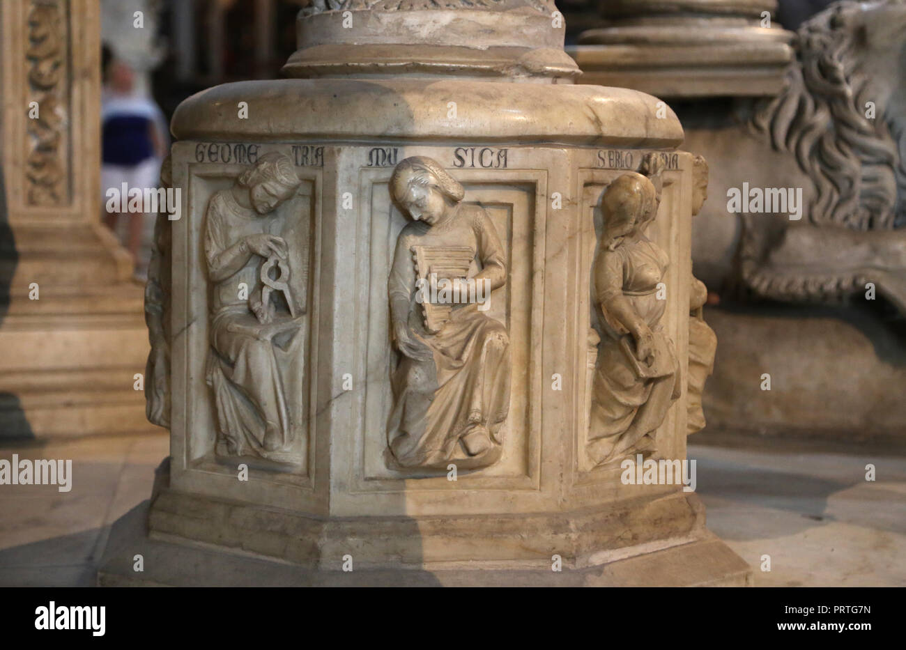 Medieval geometry symbol hi-res stock photography and images - Alamy