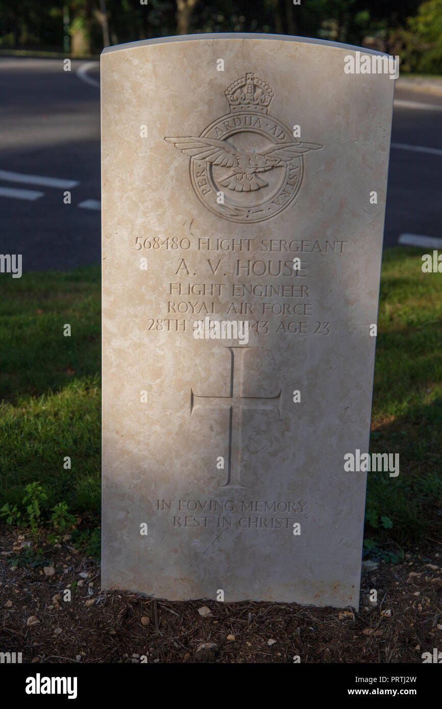 Commonwealth War Graves Commission Grave of Albert Victor House of the ...
