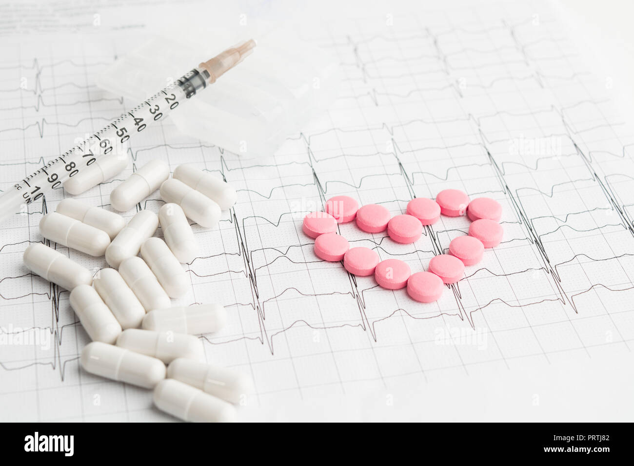 Cardiogram with pills and syringe for heart, medical concept Stock ...