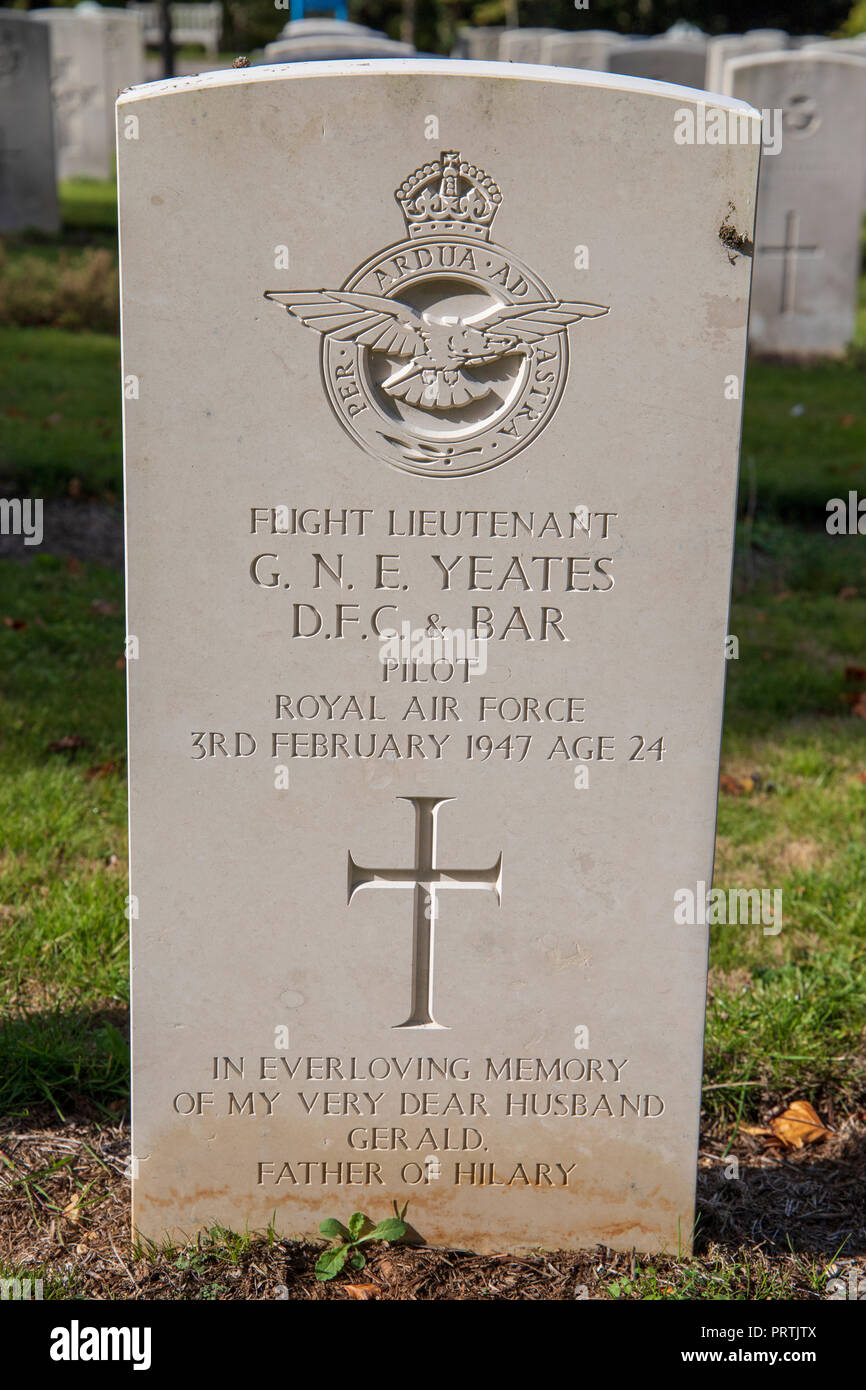 Commonwealth War Graves Commission Grave of Gerald Norman Edgar Yeates ...