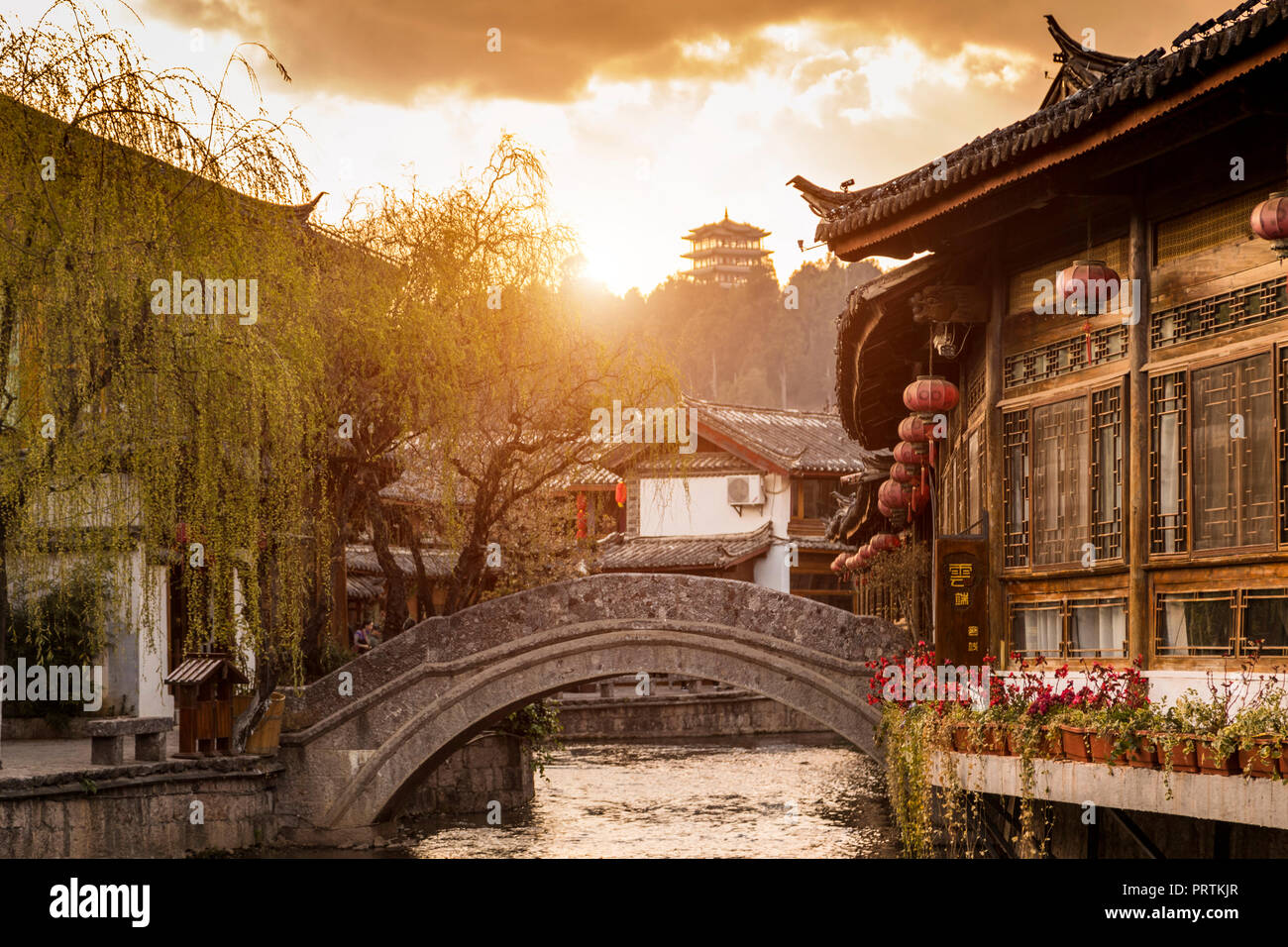 Lijiang china canal hi-res stock photography and images - Alamy