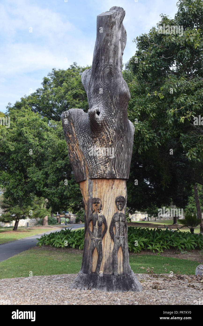 Tree carving hi-res stock photography and images - Alamy