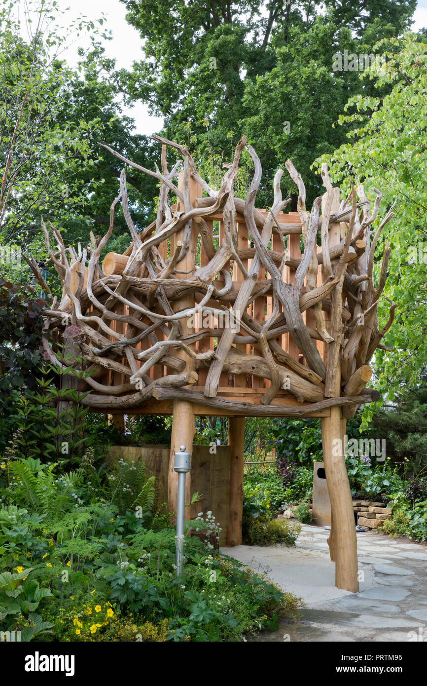 Treehouse uk hi-res stock photography and images - Alamy