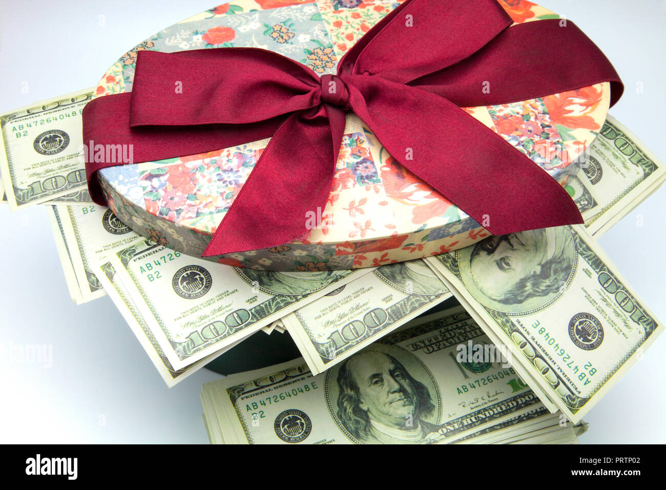 box full of dollar bills Stock Photo - Alamy