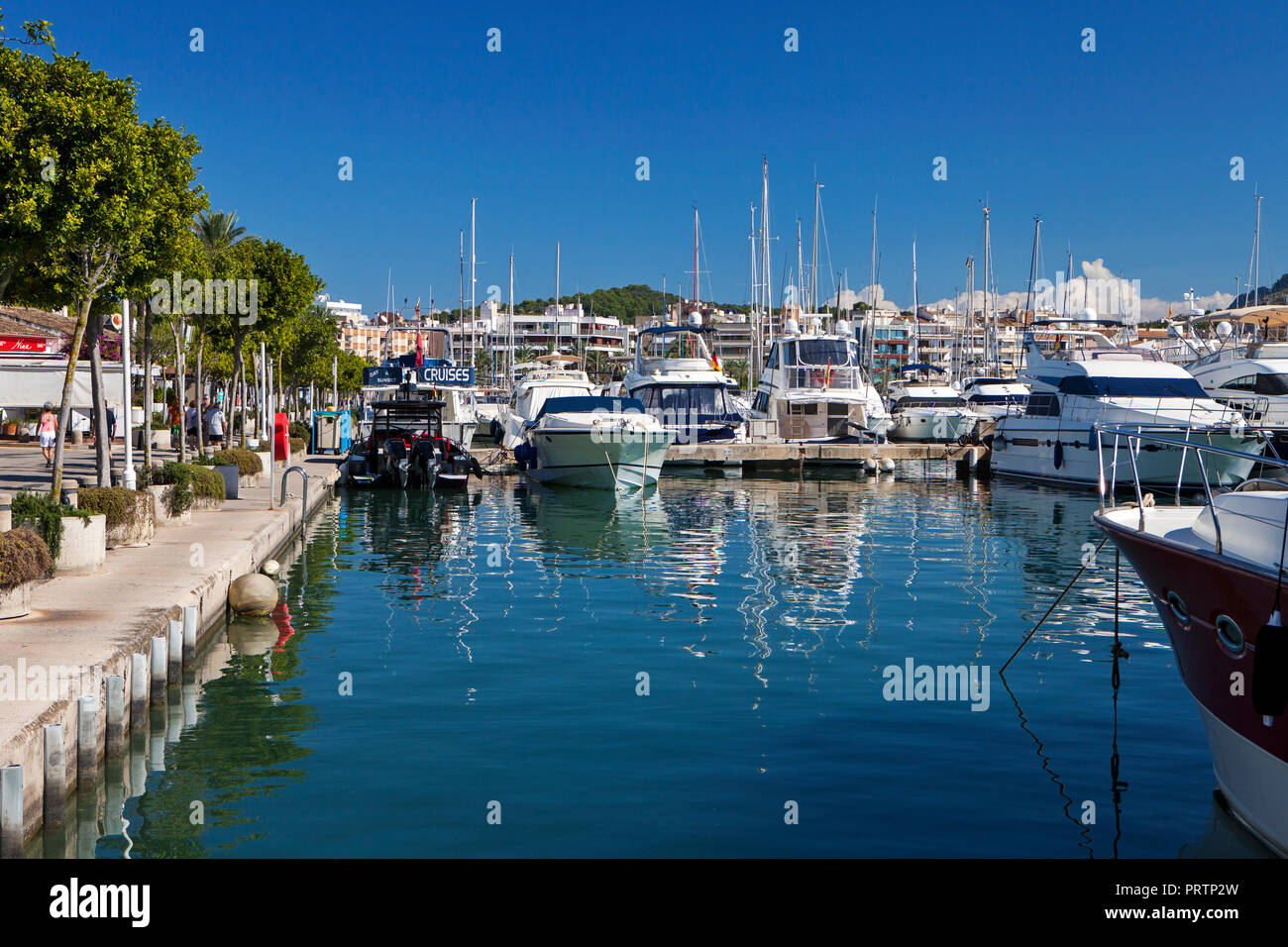 Boats in harbour port alcudia hi-res stock photography and images - Alamy