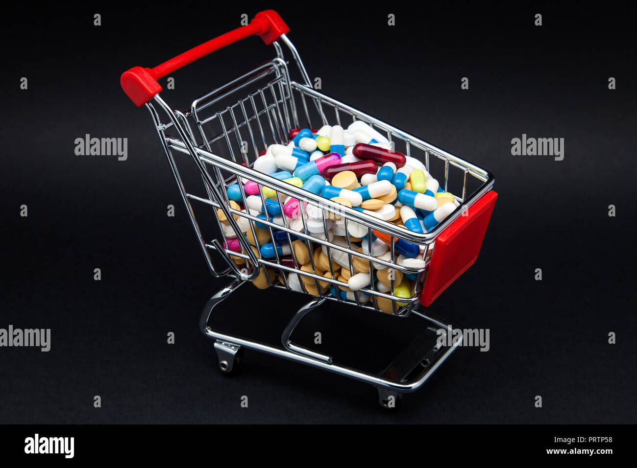 shopping cart full of capsules and pills Stock Photo - Alamy