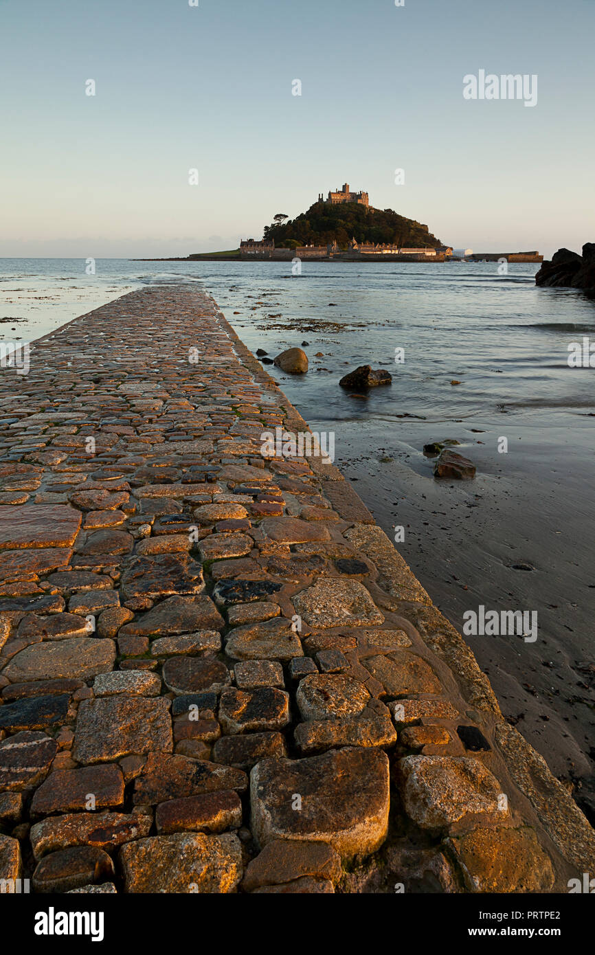 St. Michael's Mount, Marazion, Cornwall, UK. Causeway Stock Photo - Alamy