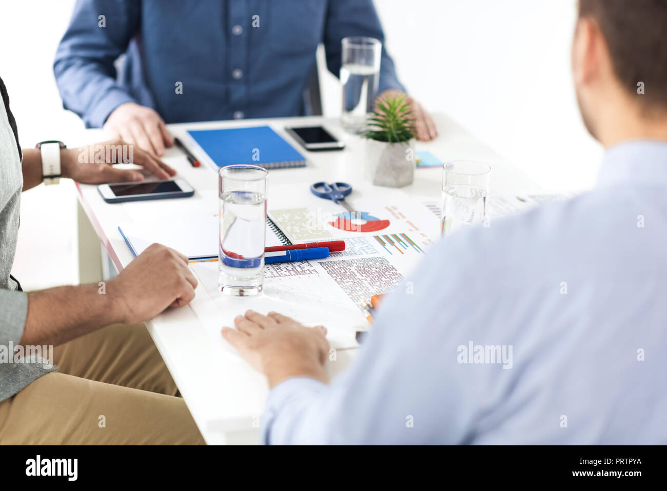 Team young professionals sitting table hi-res stock photography and ...