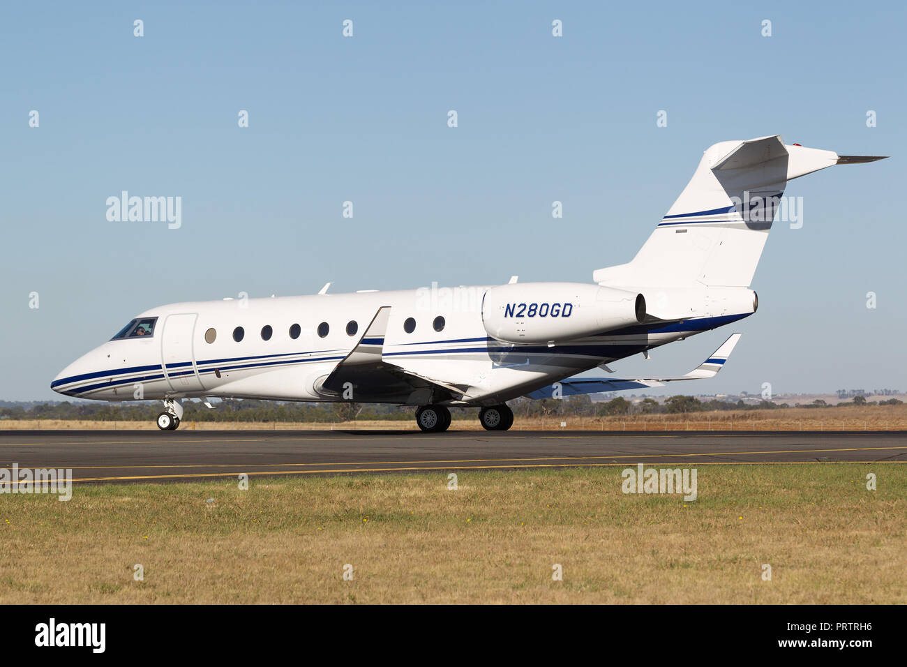 Gulfstream Aerospace G280 twin-engine luxury business jet aircraft ...