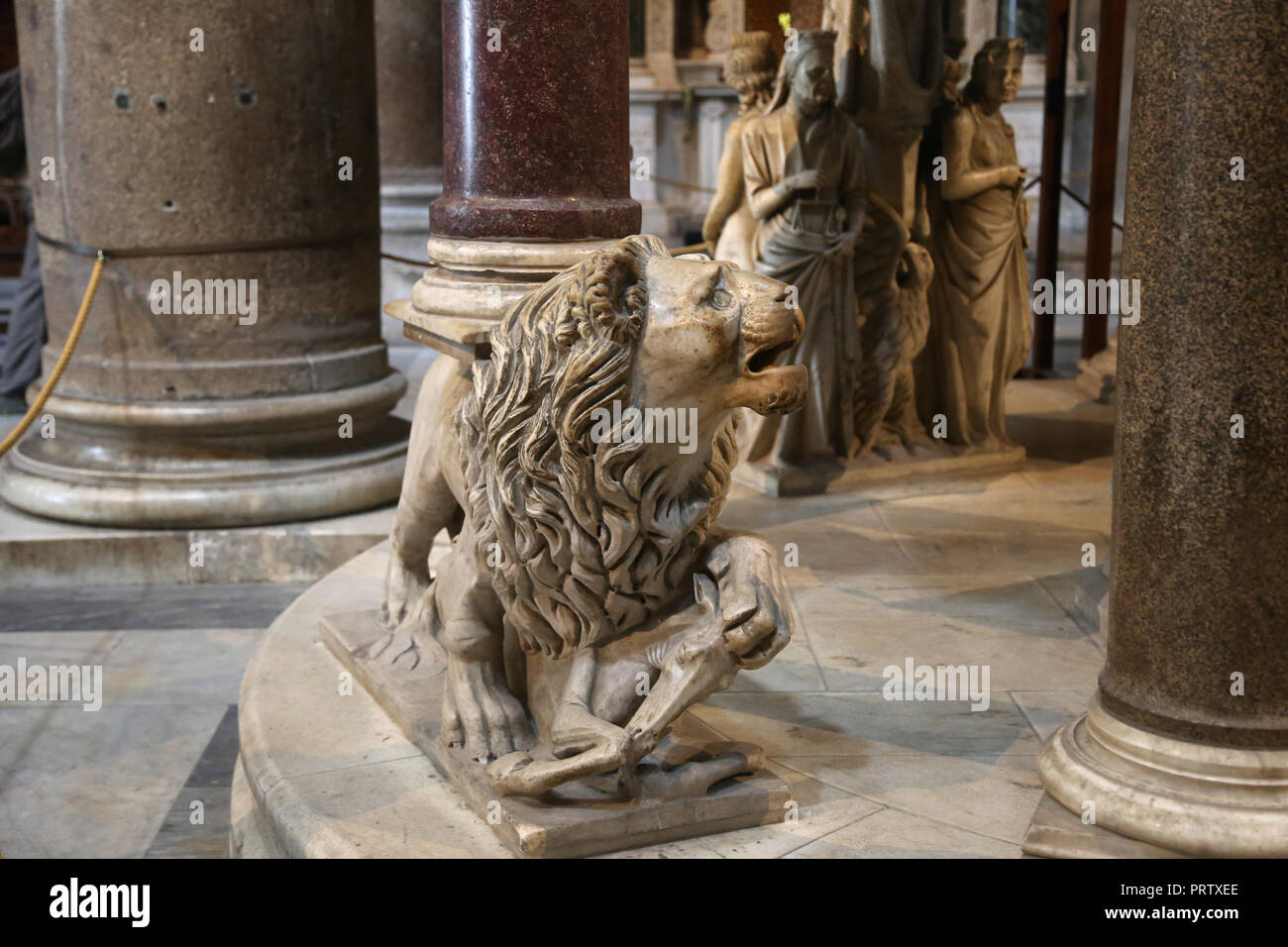 Italy. Pisa. The pulppit of Pisa Cathedral. By Giovanni Pisano (c.1250 ...