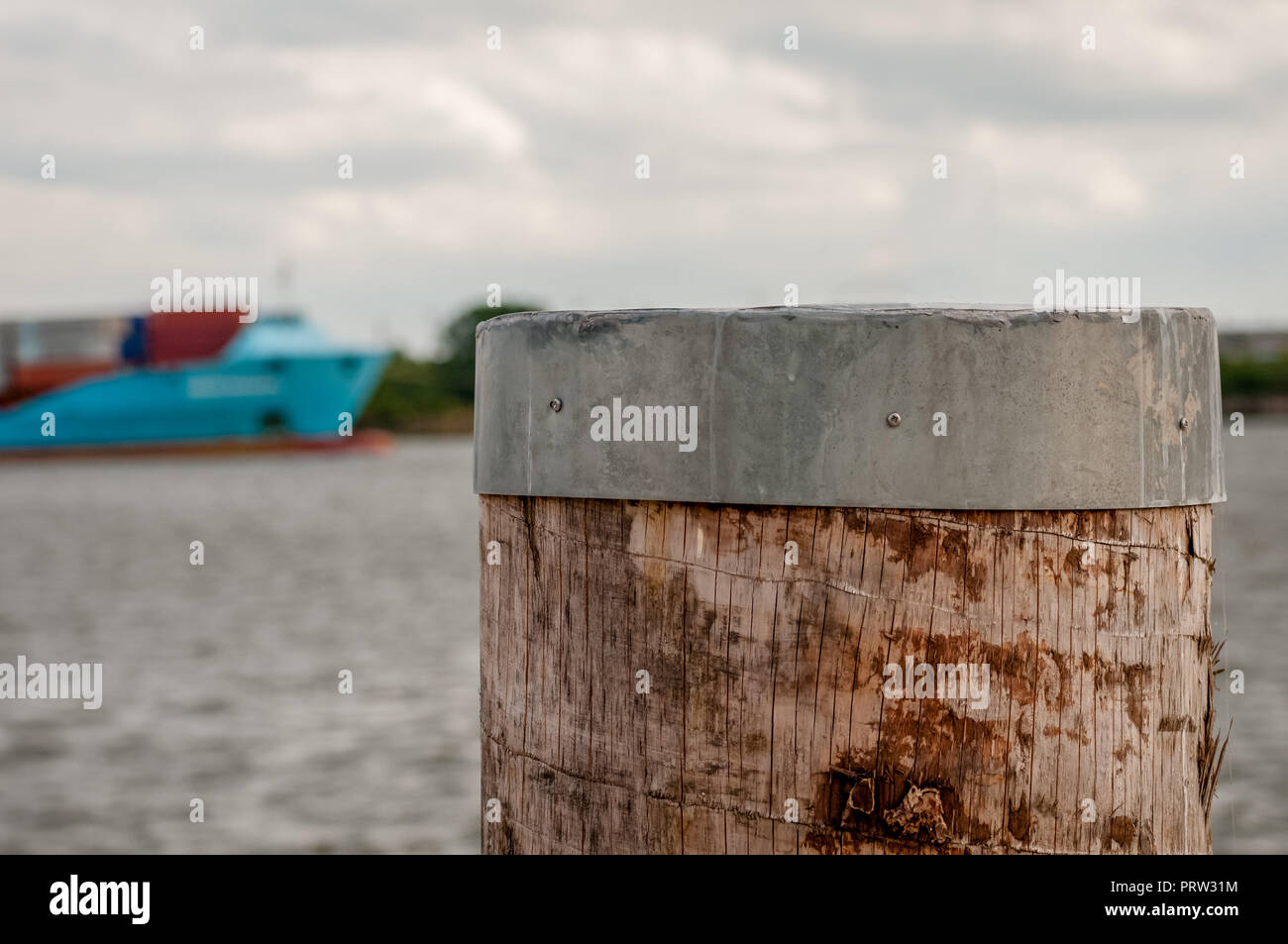 Mooring dolphin hi-res stock photography and images - Alamy