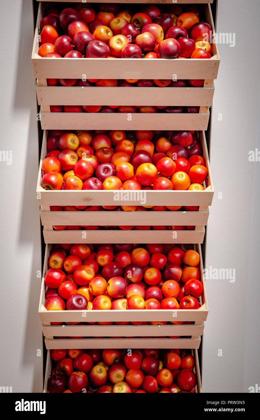 Apple boxes hi-res stock photography and images - Alamy
