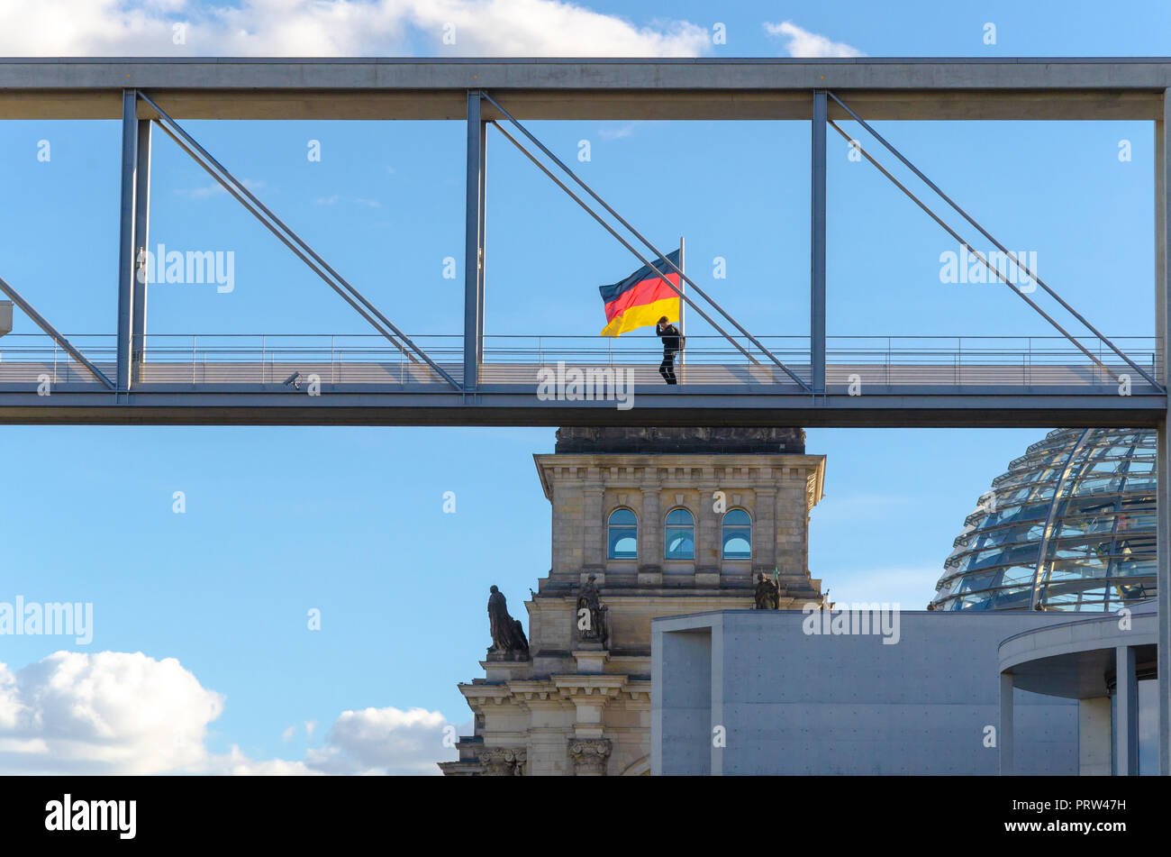 City bridge modern hi-res stock photography and images - Alamy