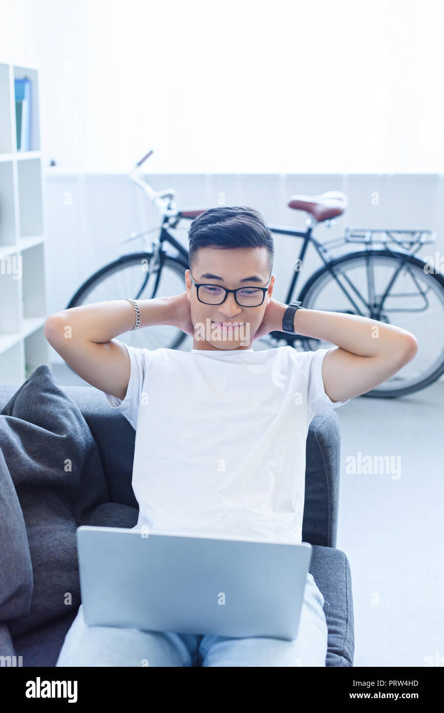 Looking behind sofa hi-res stock photography and images - Alamy