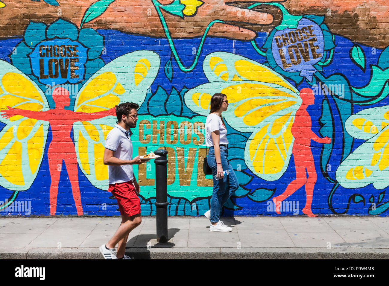 England, London, Shoreditch, Brick Lane, Wall Art and Street Scene ...