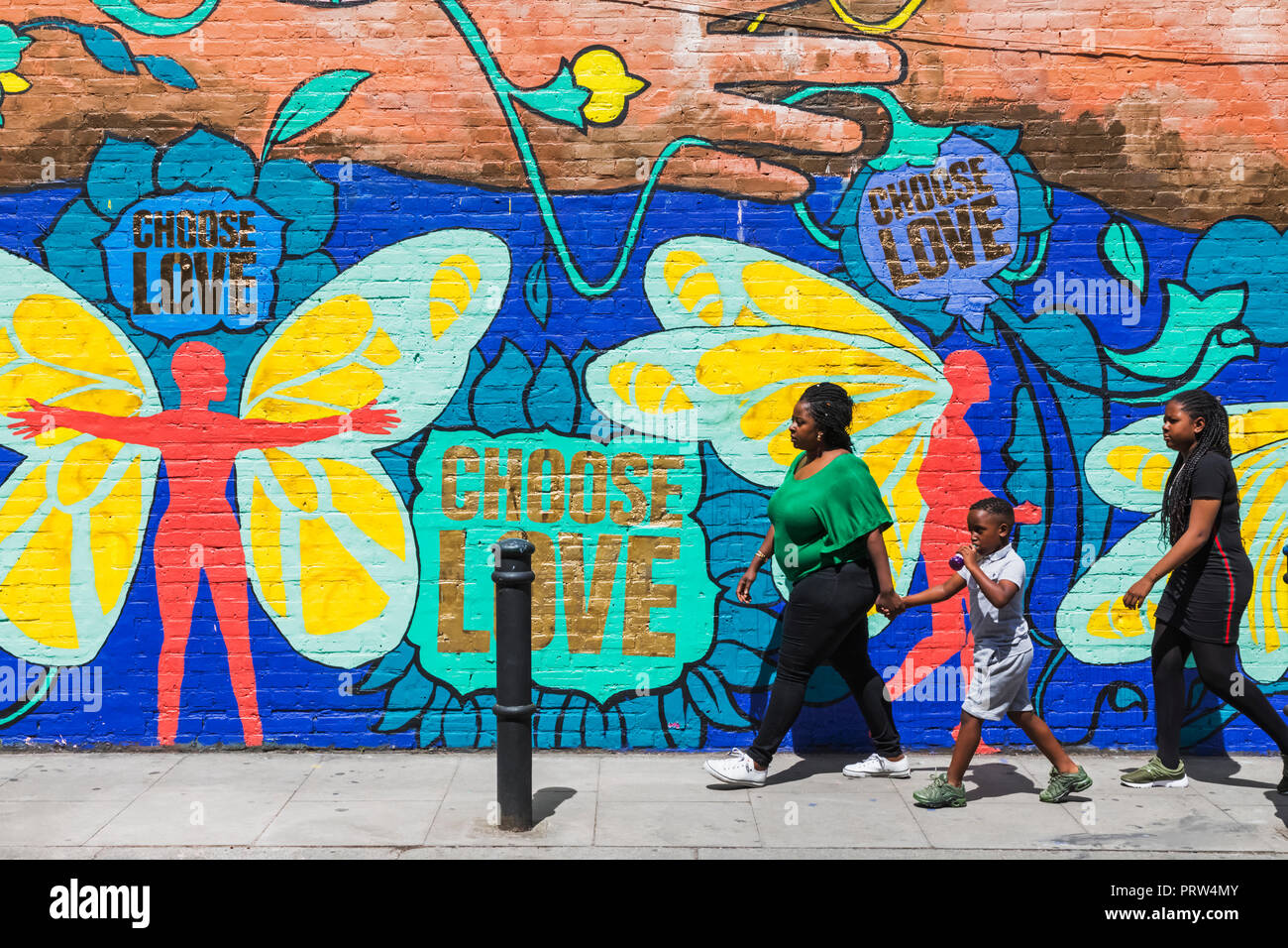 England, London, Shoreditch, Brick Lane, Wall Art and Street Scene ...