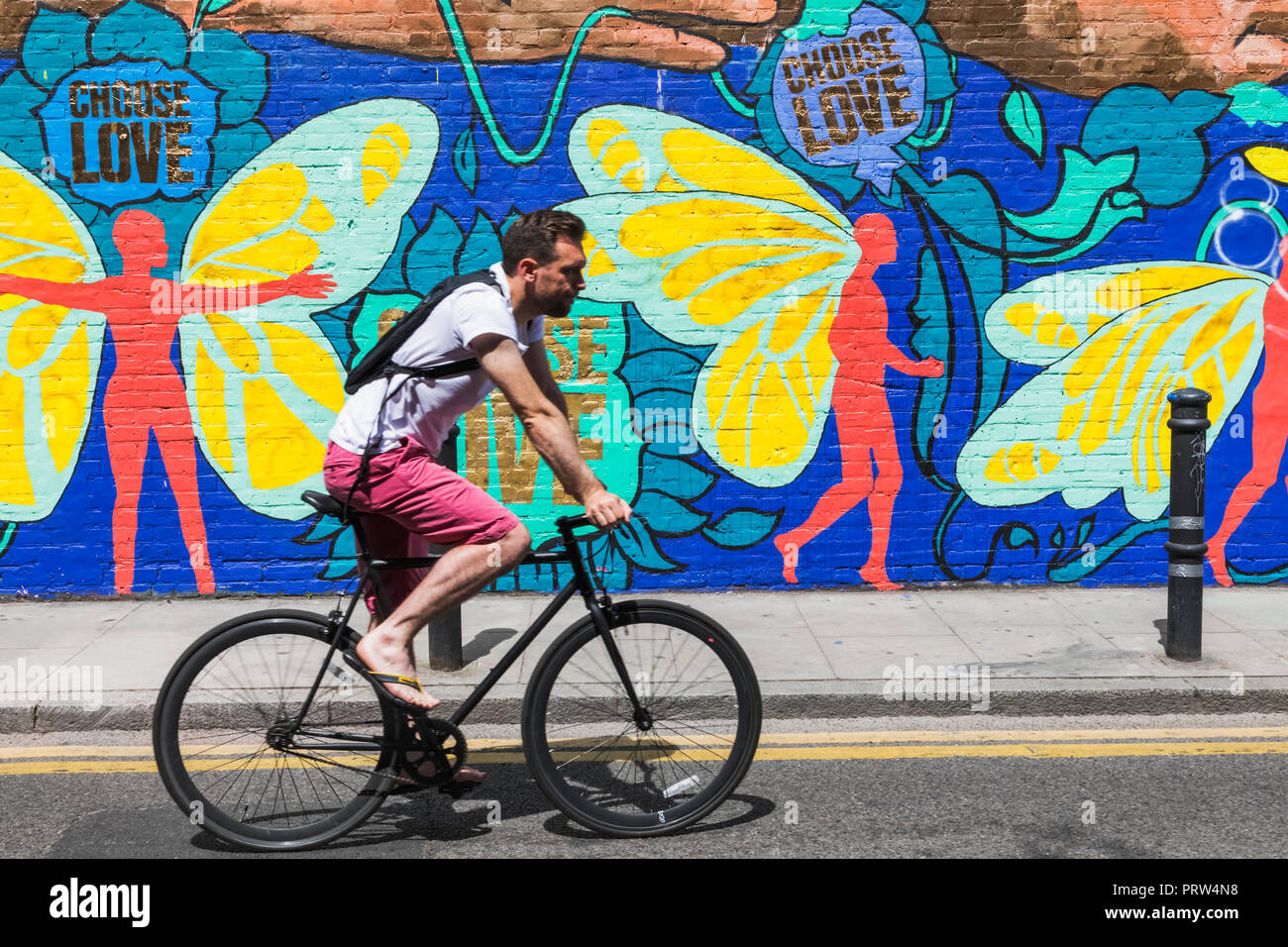England, London, Shoreditch, Brick Lane, Wall Art and Street Scene ...
