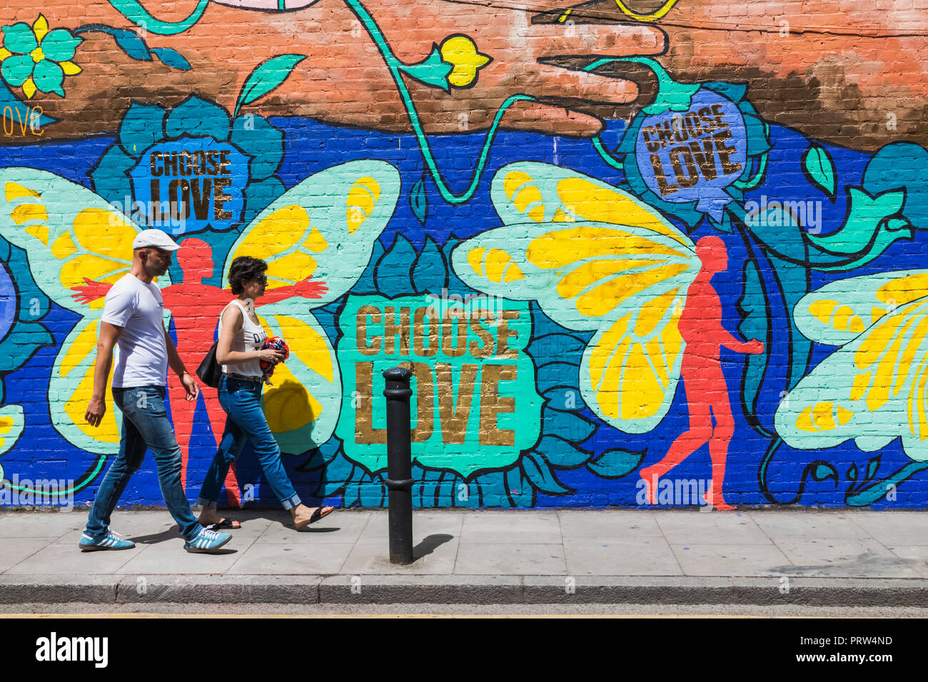 England, London, Shoreditch, Brick Lane, Wall Art and Street Scene ...