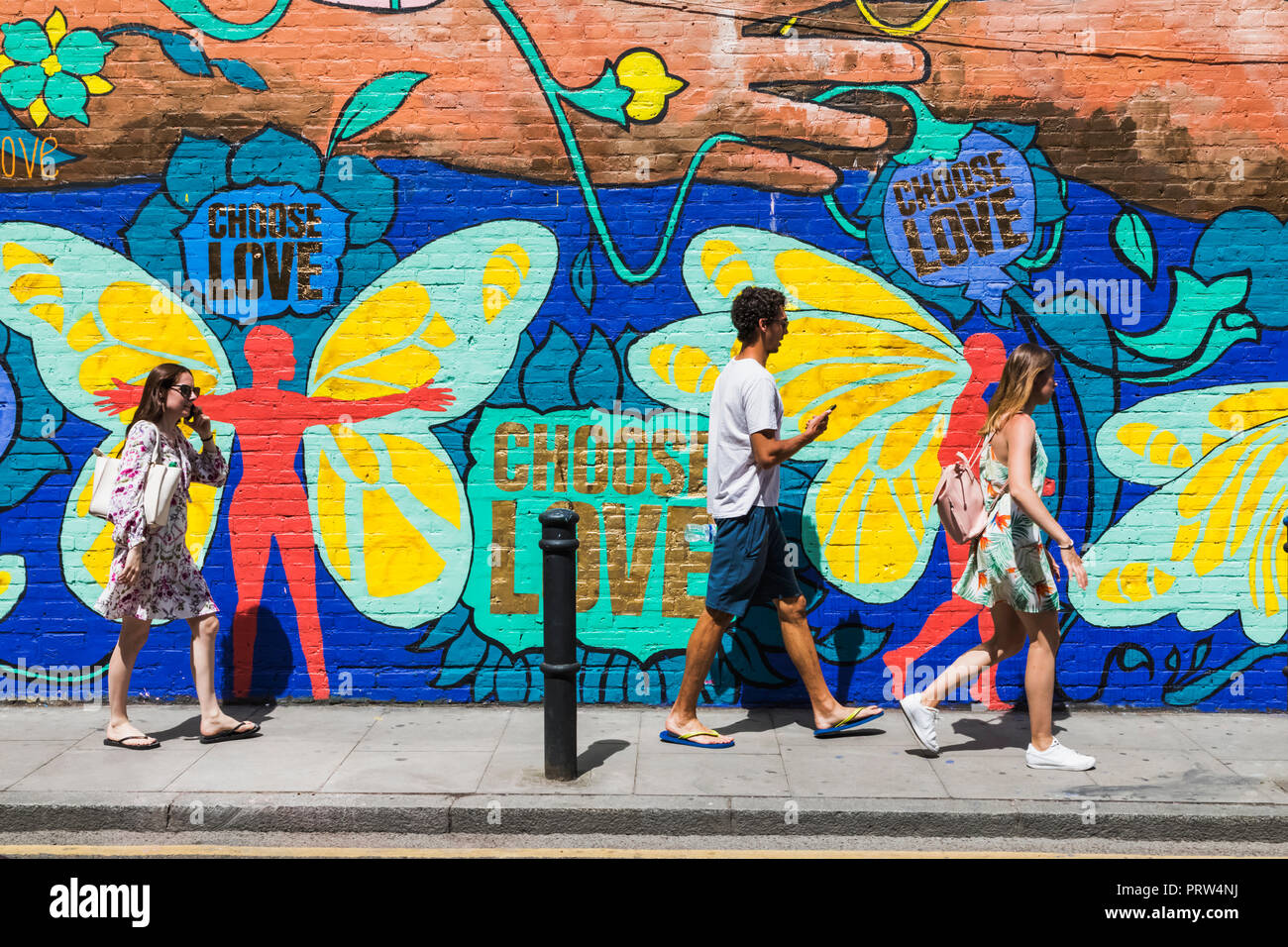 England, London, Shoreditch, Brick Lane, Wall Art and Street Scene ...