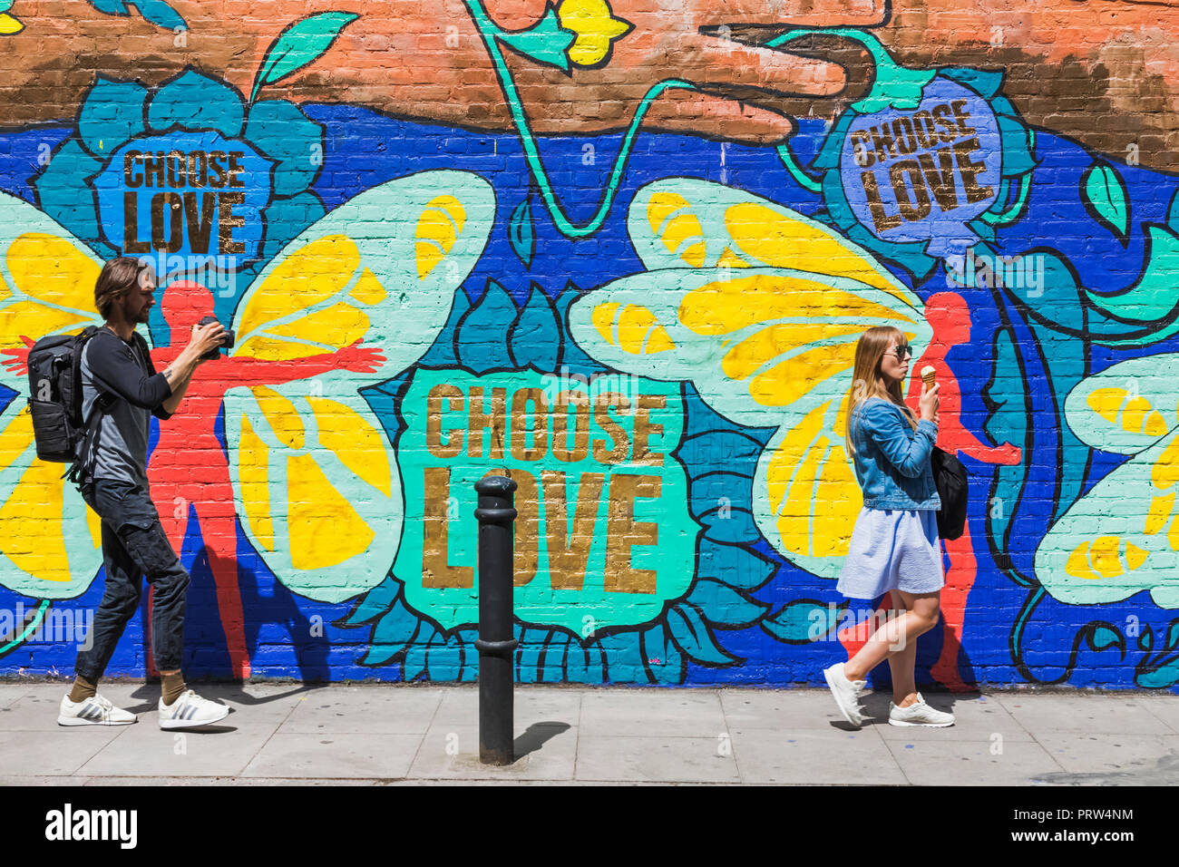 England, London, Shoreditch, Brick Lane, Wall Art and Street Scene ...