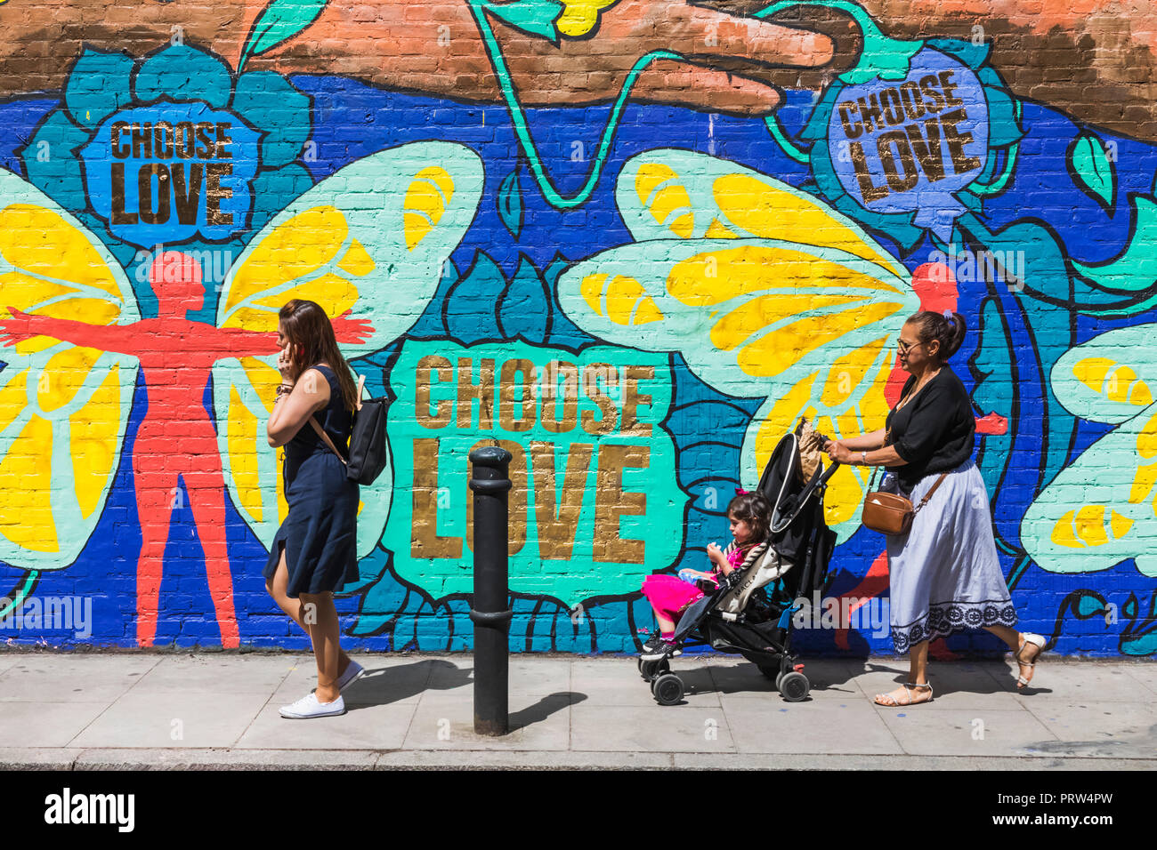 England, London, Shoreditch, Brick Lane, Wall Art and Street Scene ...