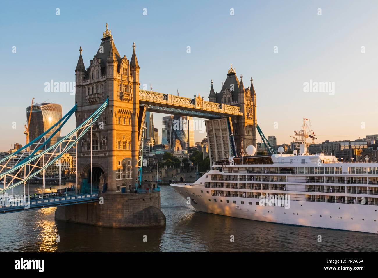 Luxury cruise ship silver wind passing through tower bridge hi-res ...