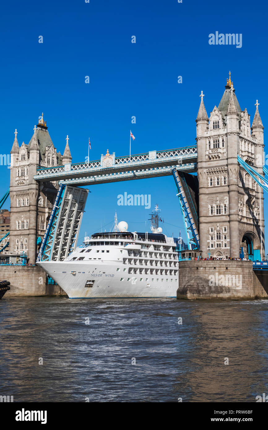 Luxury cruise ship silver wind passing through tower bridge hi-res ...