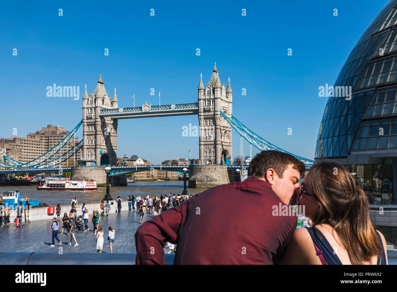 England, London, Couple Kissing with Tower Bridge in Background Stock ...