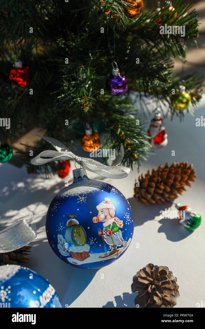 Shiny Christmas ball hanging on pine branches with christmas background ...