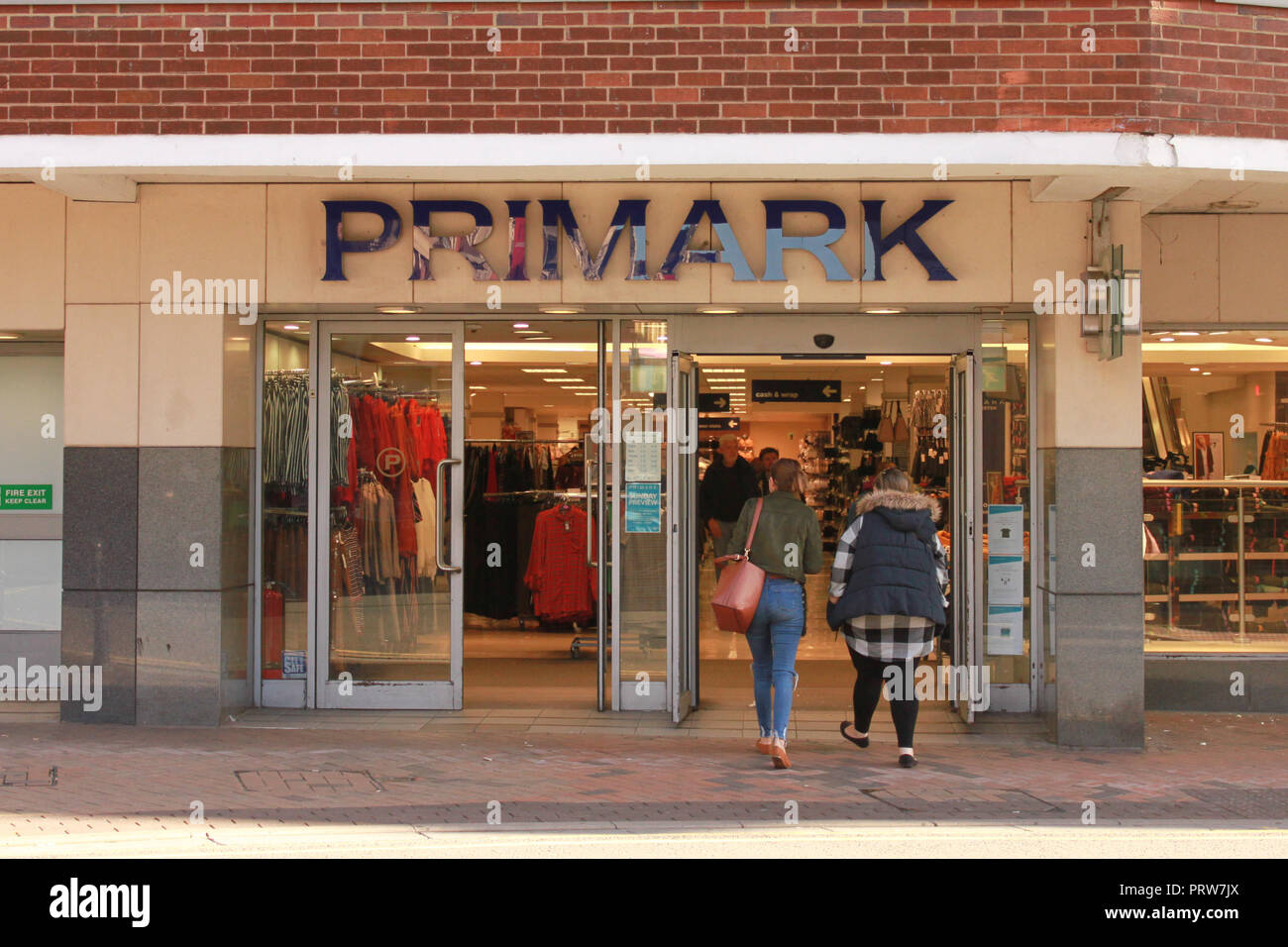Primark Shoppers Stock Photos & Primark Shoppers Stock Images - Alamy