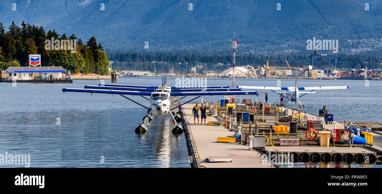 Float plane terminal hi-res stock photography and images - Alamy