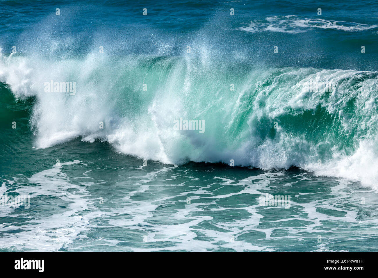 Turquoise Wave, Fistral Beach, Cornwall Stock Photo - Alamy