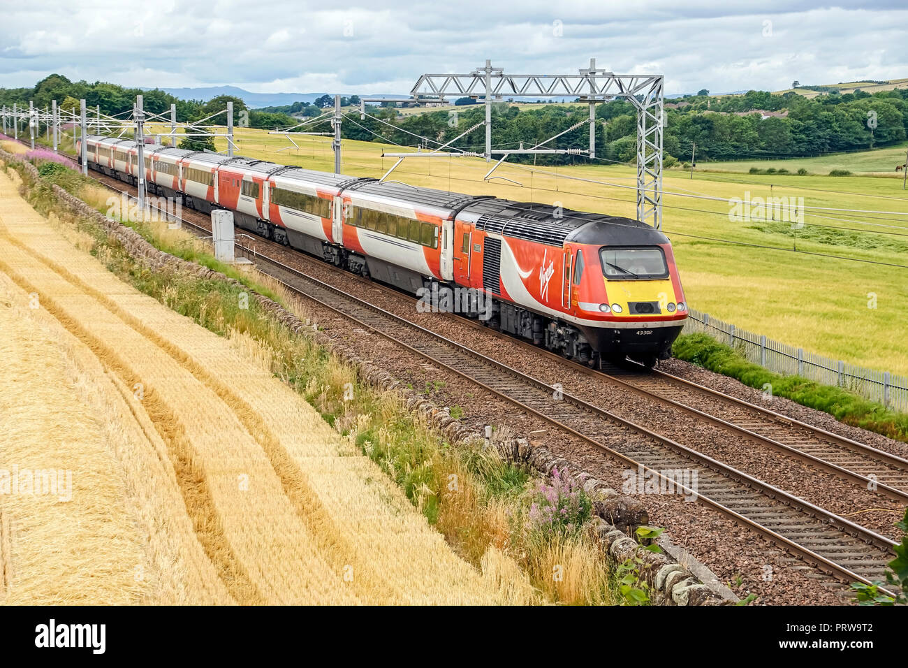 London edinburgh train lner hi-res stock photography and images - Alamy
