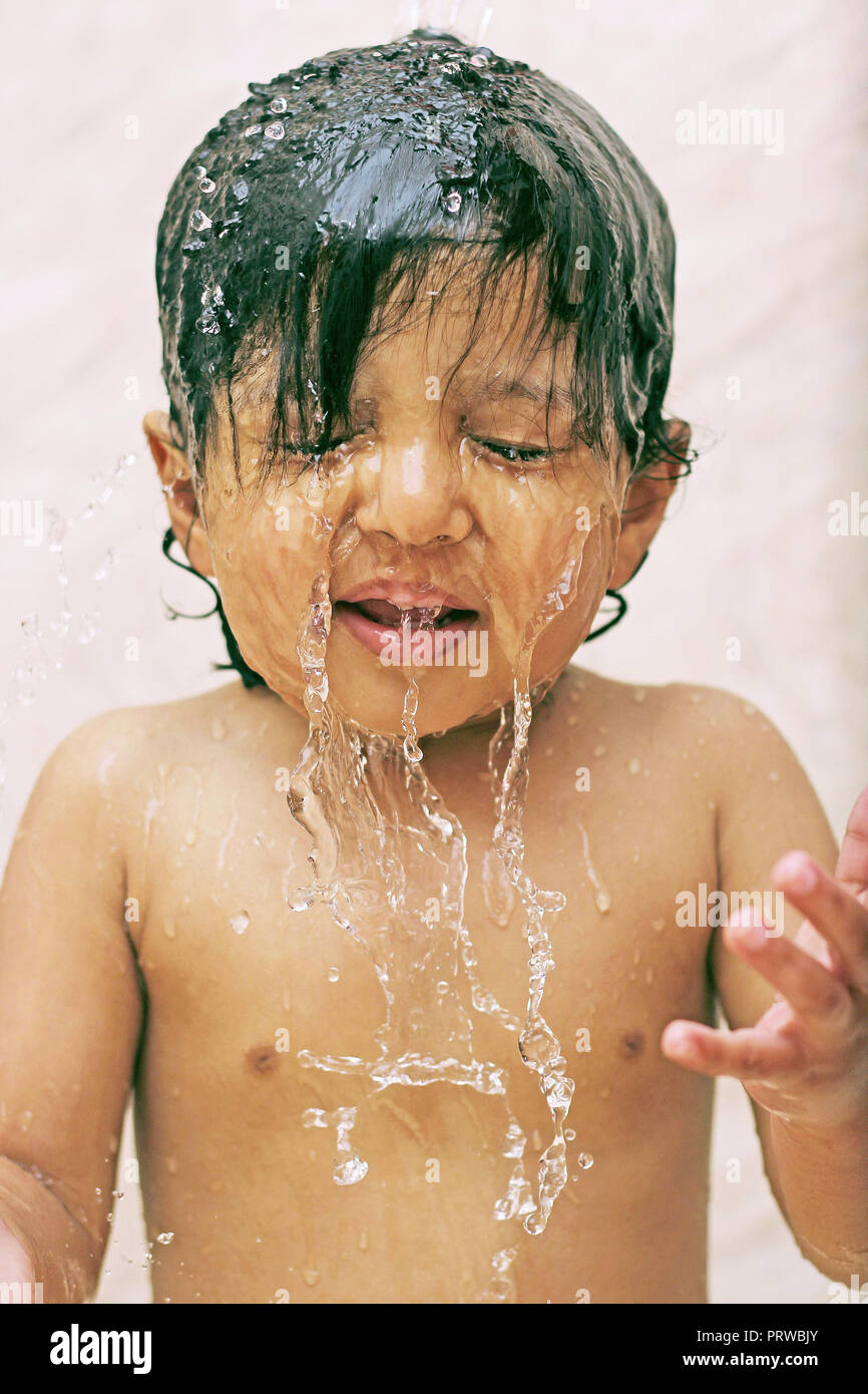Splashing water in face hi-res stock photography and images - Alamy