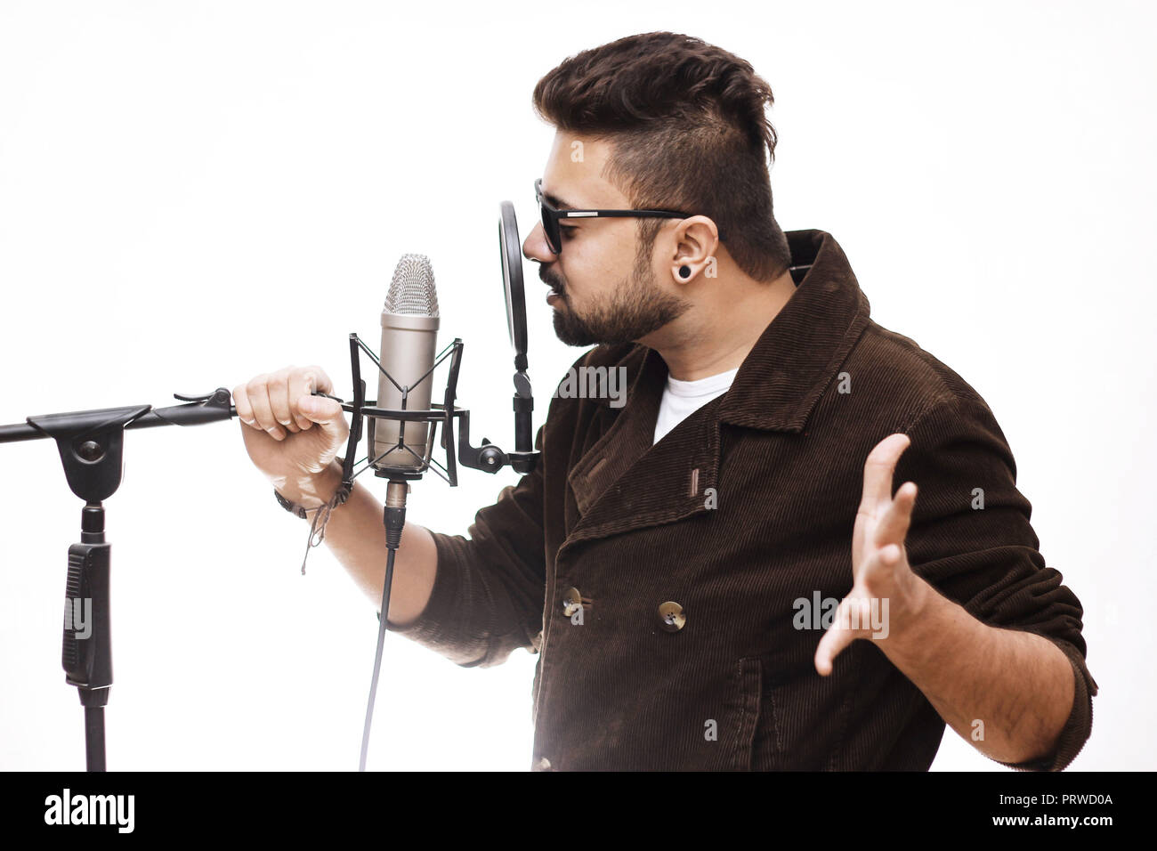 Singer recording studio hi-res stock photography and images - Alamy