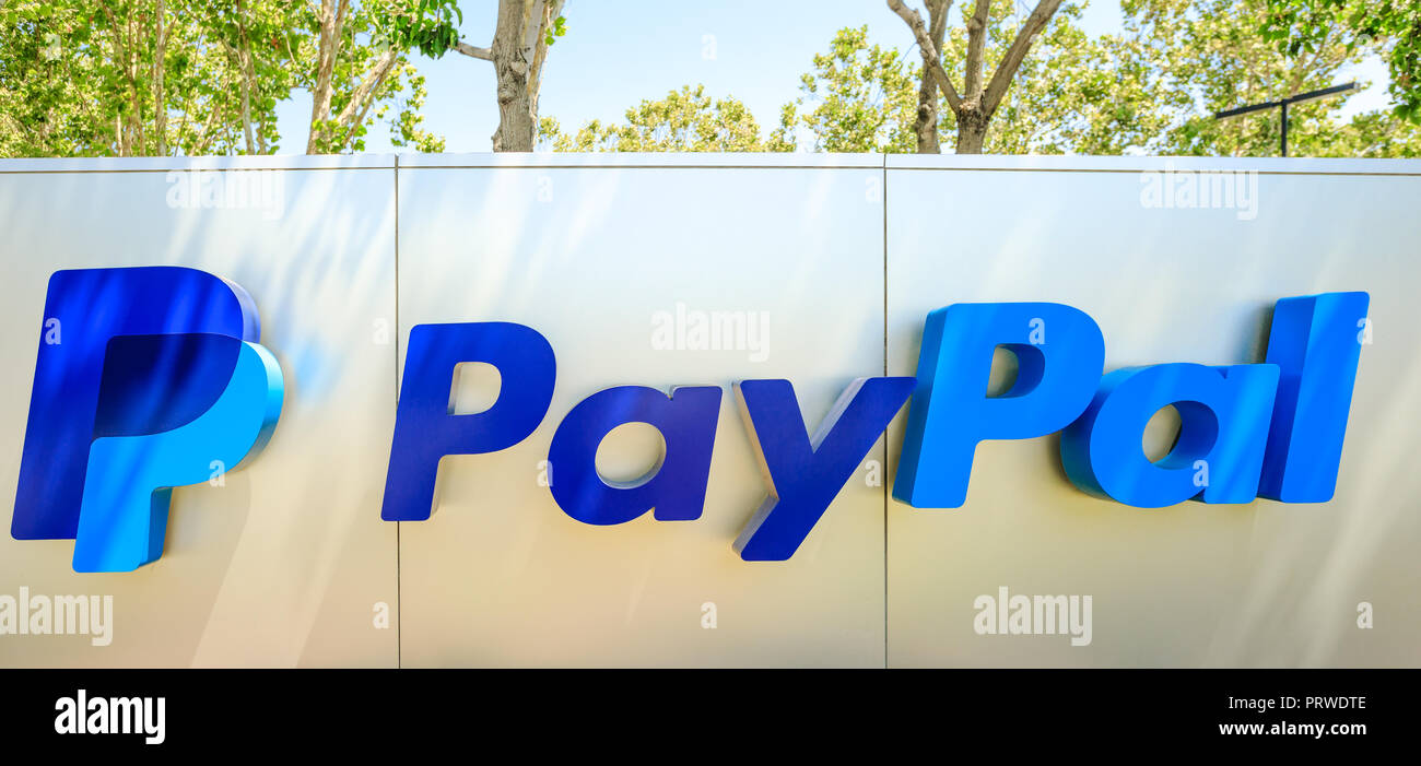 Paypal logo hi-res stock photography and images - Alamy