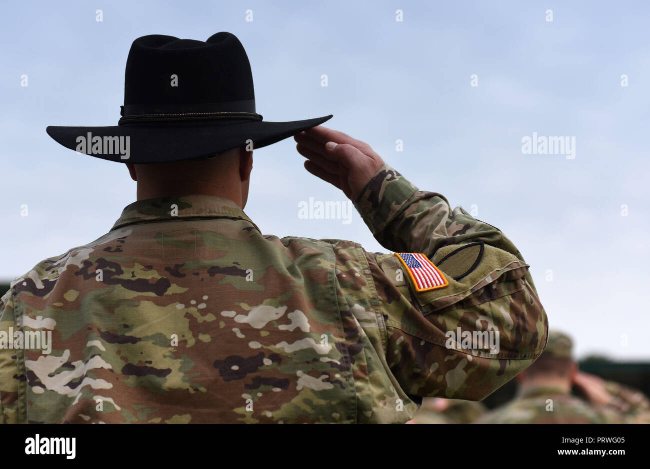 US soldiers giving salute. US army. US troops Stock Photo - Alamy