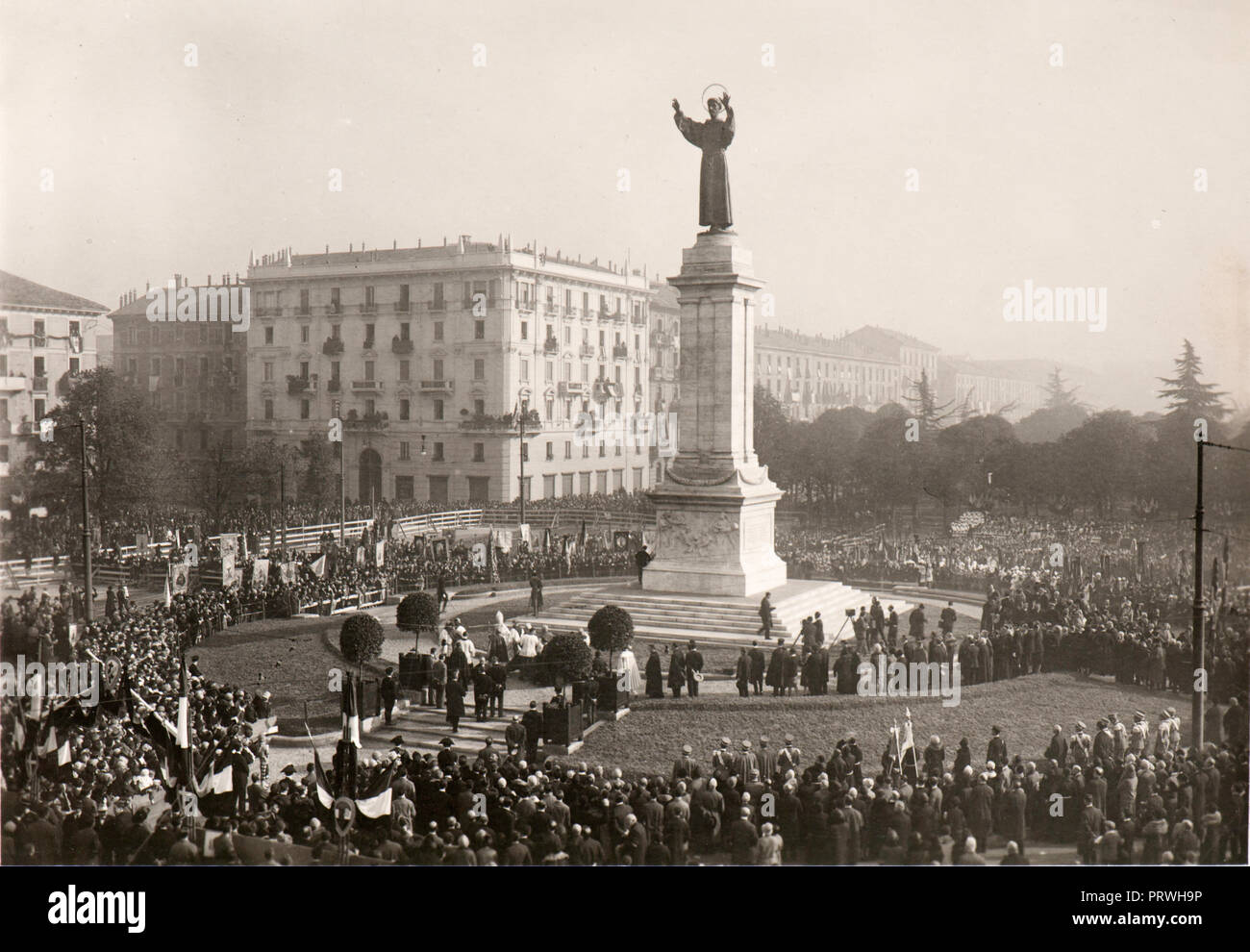 Inauguration crowd high angle hi-res stock photography and images - Alamy